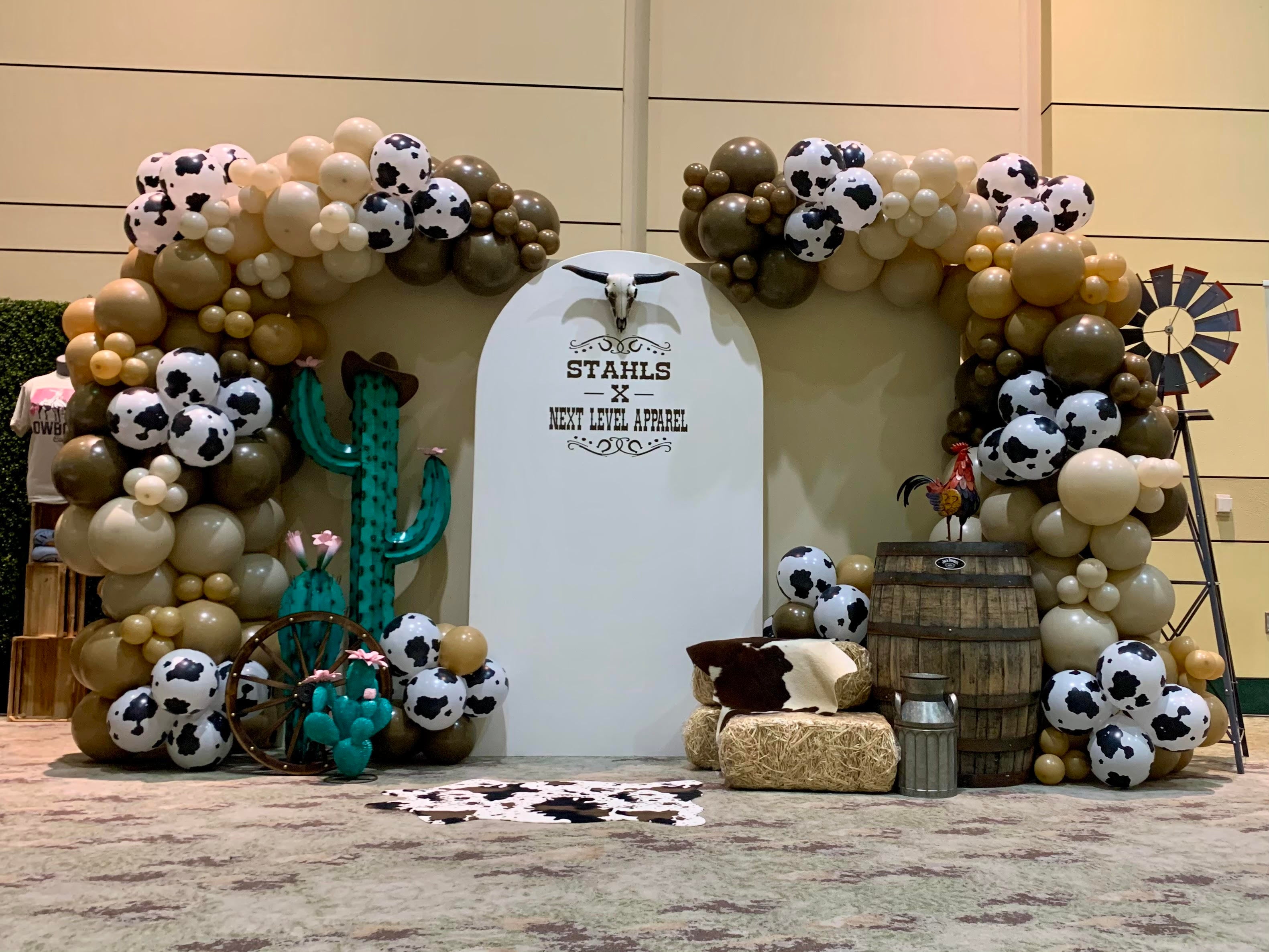 Western Themed Balloon Back Drop | Epic Balloons by Vanessa 682-485-5115